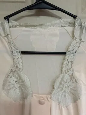 Vanity Fair | Intimates & Sleepwear | Vintage Vanity Fair Peach Lace ...